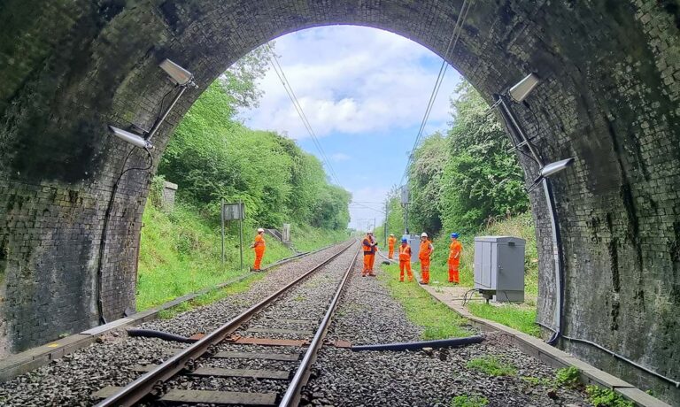 Safeguarding railway systems